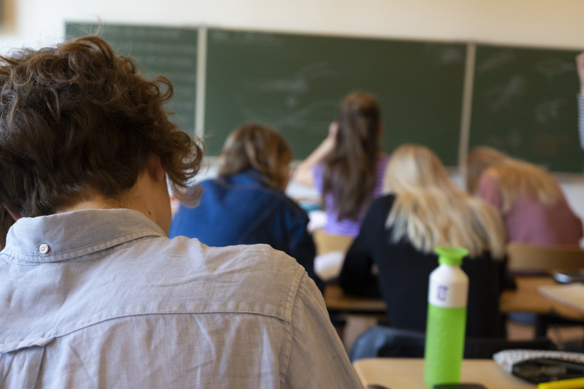 Middelbare scholieren vinden hun schoolvakken steeds minder interessant ...