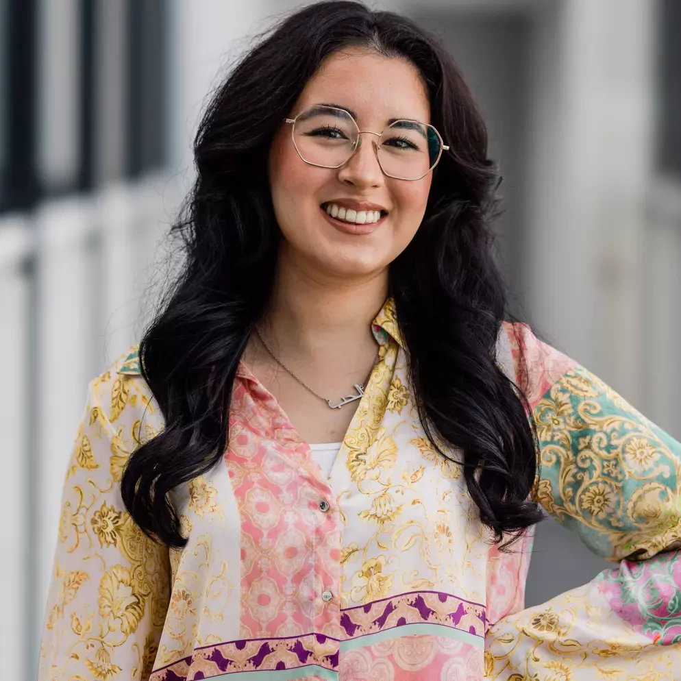 Kaoutar (23) is werkstudent bij het ministerie van IenW: 'Streepje voor ...