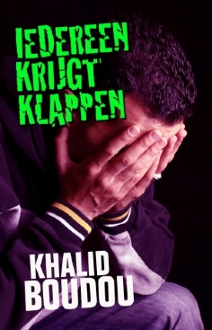 Iedereen krijgt klappen door Khalid Boudou | Scholieren.com